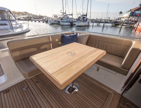 Nimbus 365 Coupé Boat | YachtBuyer