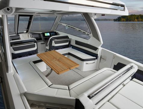 Cobalt Boats R35 OB Coupé Boat