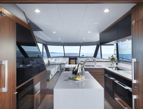 Maritimo M600 Black Edition Boat