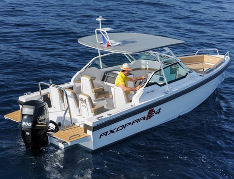 Axopar 24 T-Top Yacht | YachtBuyer