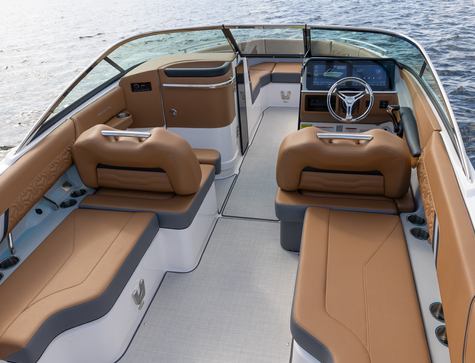 Regal LX4 Boat