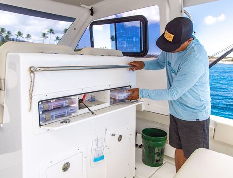 Aquila 28 Molokai Cuddy Powercat