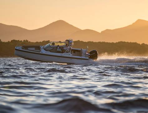 Axopar 24 Open Yacht | YachtBuyer