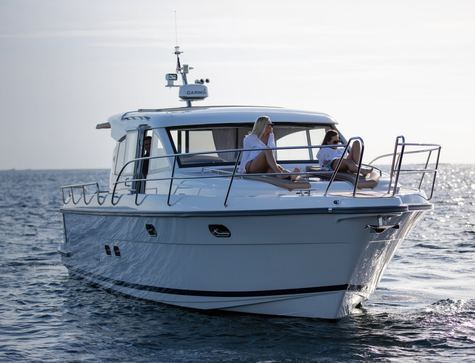 Nimbus 405 Coupé Boat | YachtBuyer