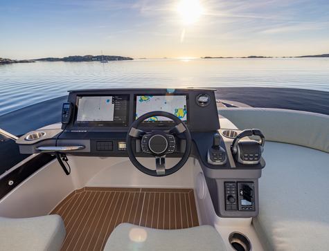 Nimbus 495 Flybridge Boat