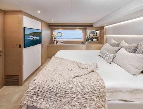 Horizon V74 Yacht | YachtBuyer