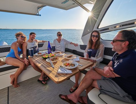 Cobalt Boats R35 OB Coupé Boat