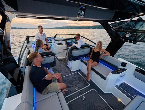 Cobalt R31 Surf Yacht