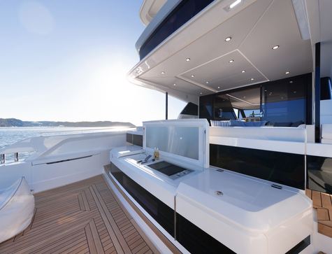 Maritimo M75 Boat