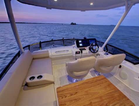 Carver C40 Command Bridge Yacht (Gen 2, 2015 - 2021)