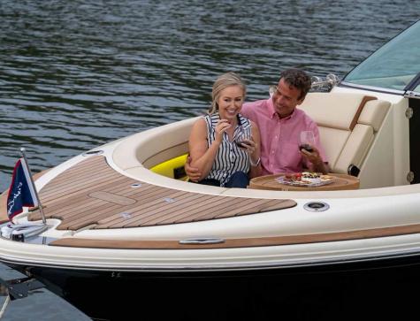 Chris Craft Launch 31 GT Surf Boat