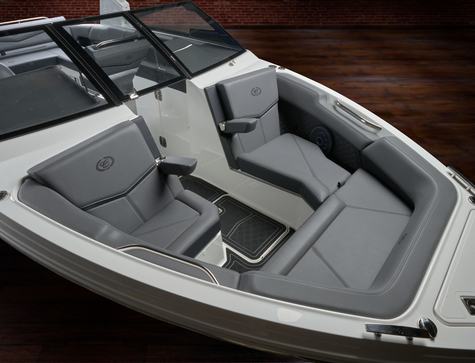 Cobalt Boats R6 Surf Boat