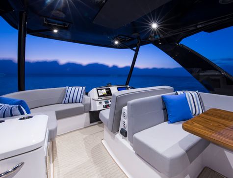 Tiara F44 Flybridge Yacht (2016 - 2021)