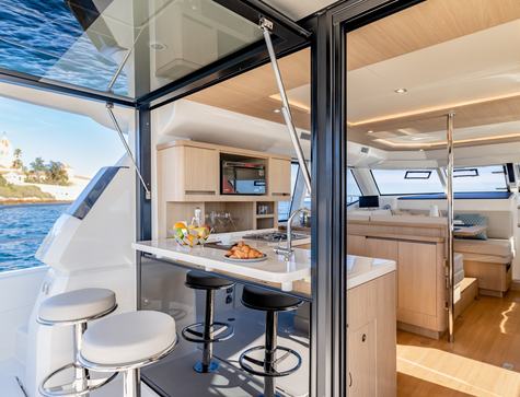 Aquila 44 Yacht Powercat (2014 - 2025)