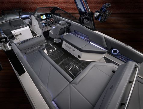 Cobalt Boats R8 Surf Boat