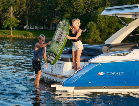 Cobalt Boats R35 Surf Boat