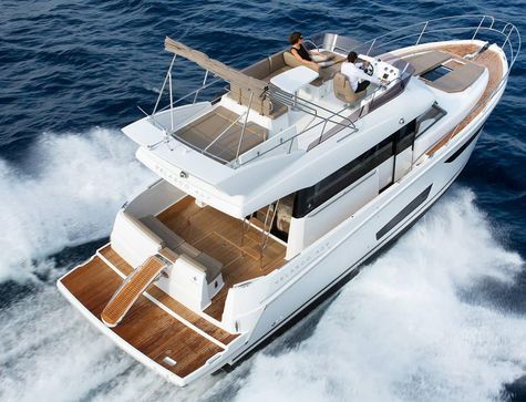 Jeanneau Velasco 43F Yacht (2013 - 2019) | YachtBuyer