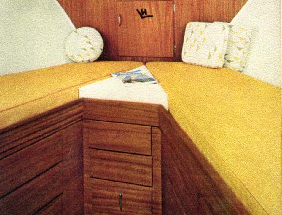 Hatteras 36 Convertible Yacht (Mk1, 1969 - 1977)