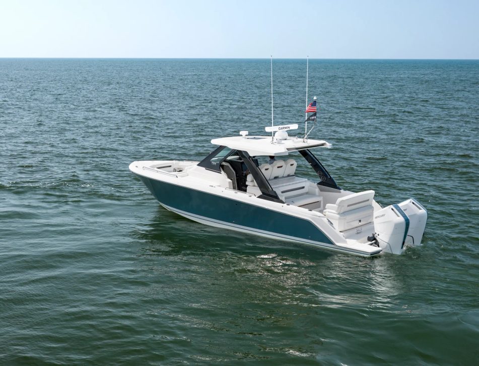 Tiara 34LS Yacht