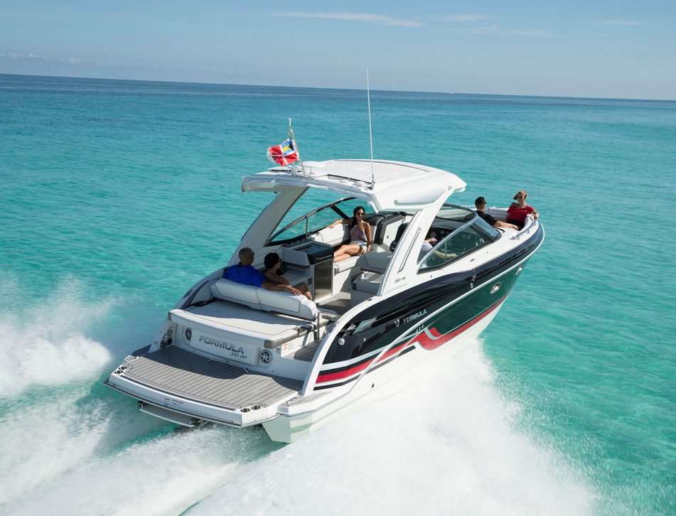 Formula 330 Crossover Bowrider Boat