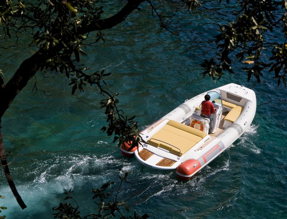 Tecnorib Pirelli 770 Yacht | YachtBuyer