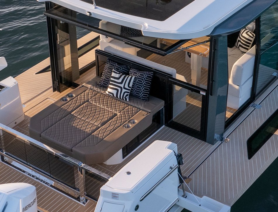 Saxdor 400 GTC Boat | YachtBuyer