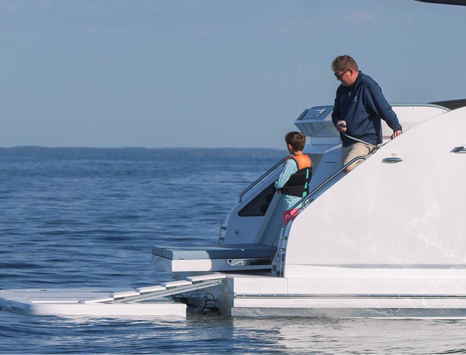 Cruisers 57 FLY Boat
