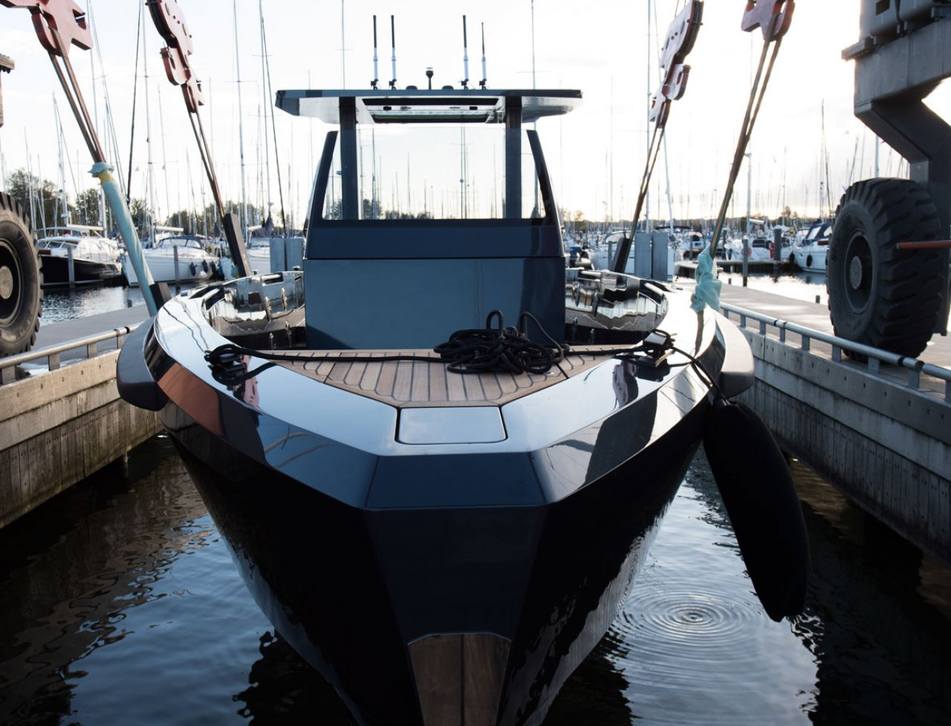 Xtenders 9.7m Open Tender Yacht | YachtBuyer