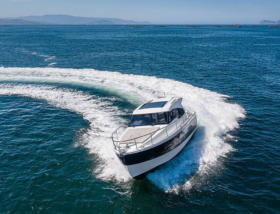 Rodman Spirit 31 Inboard Boat