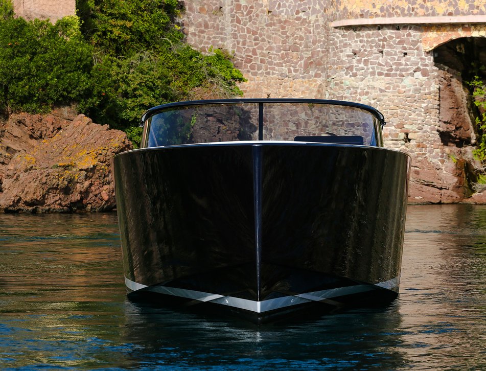 VanDutch 40.2 Yacht | YachtBuyer