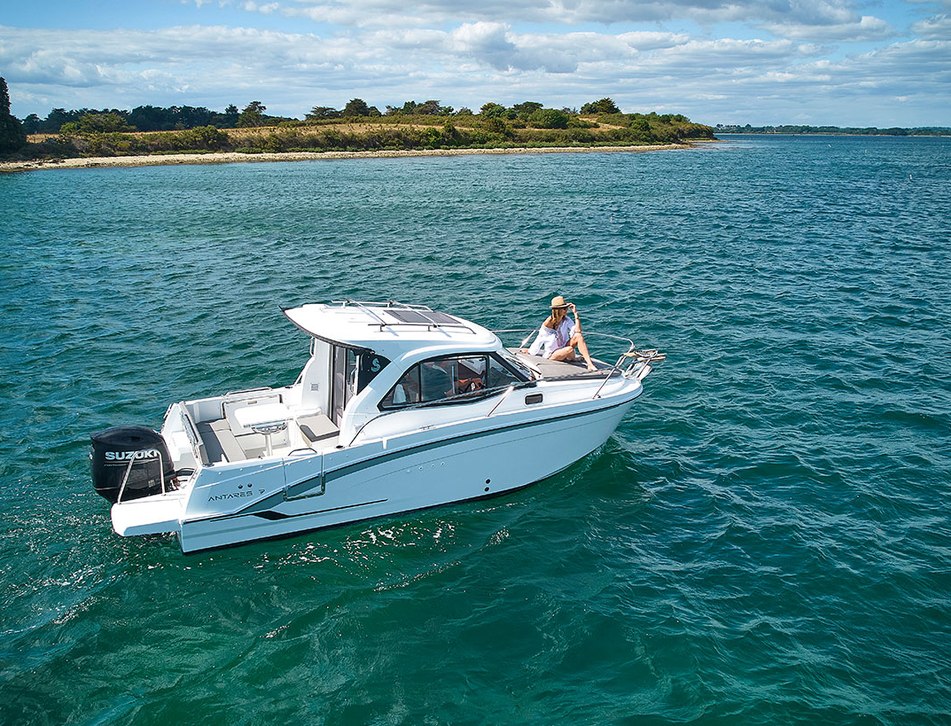 Beneteau Yachts Antares 7 Boat