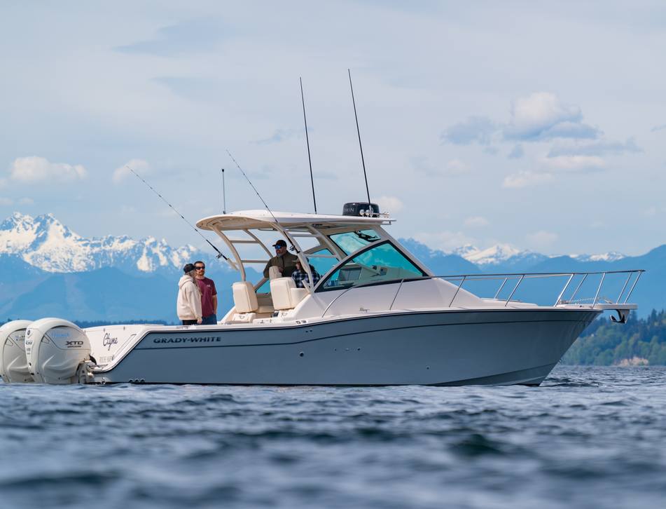 Grady-White Express 330 Boat