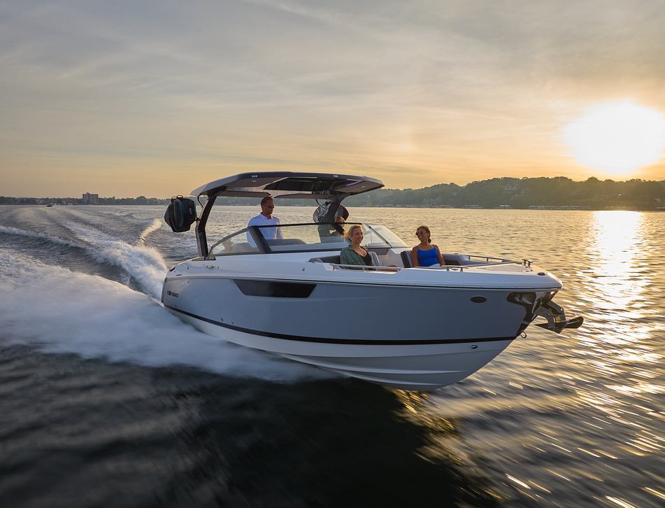 Cobalt R31 Surf Yacht