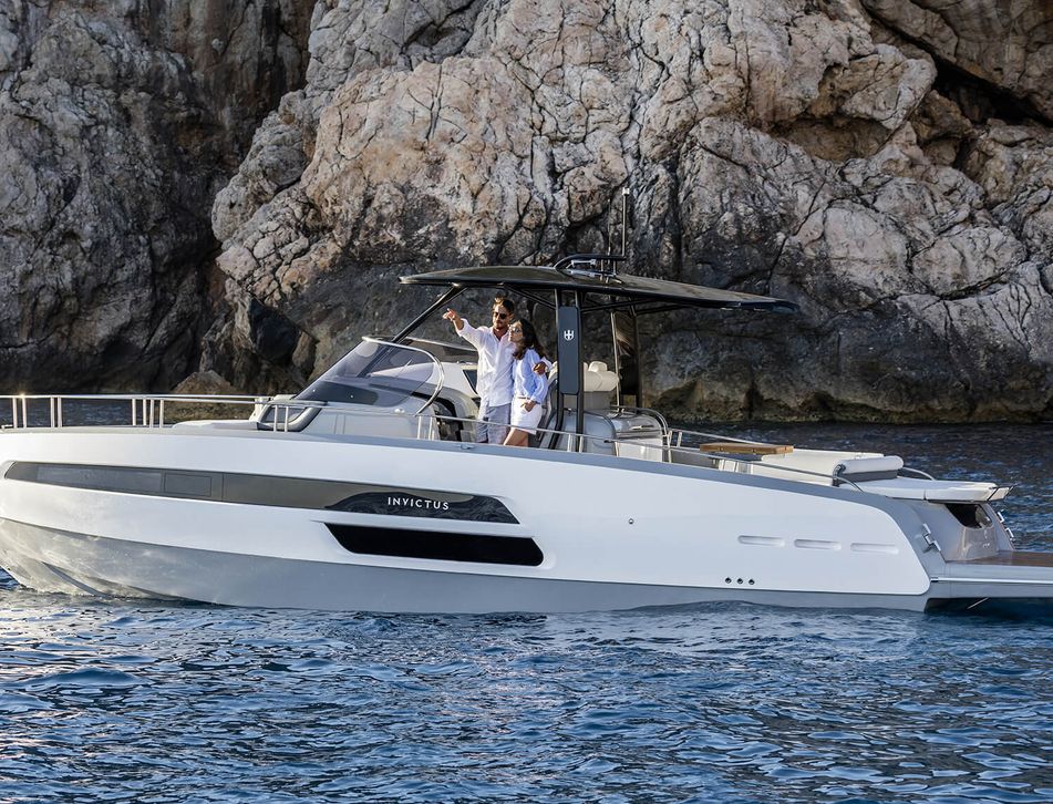 Invictus GT370 Boat