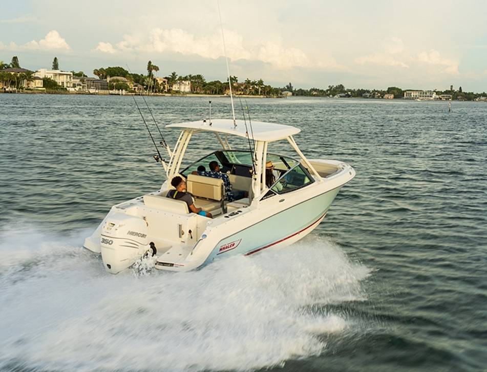 Boston Whaler 240 Vantage Boat