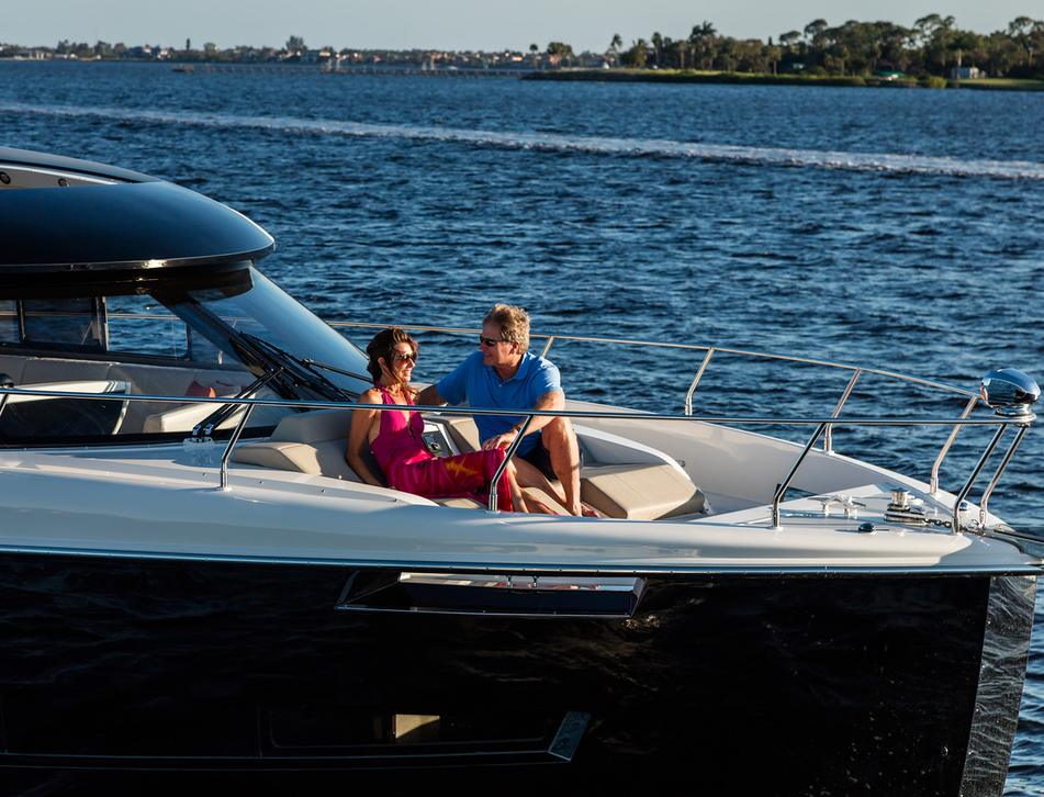 Carver C52 Coupé Yacht (2017 - 2021) | YachtBuyer