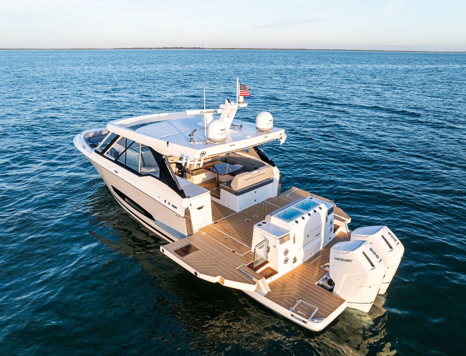 Regal Boats LX43 Boat