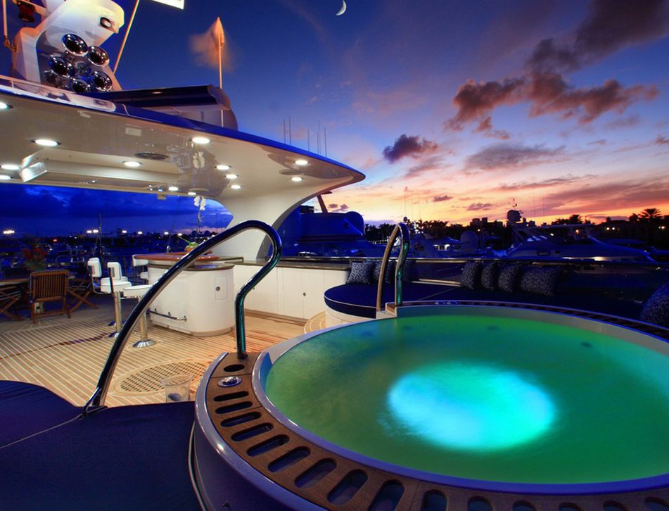 Horizon P130 Yacht (2007 - 2011)