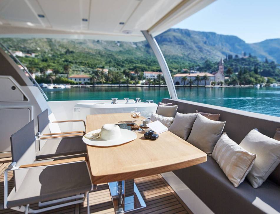 Prestige 680 Yacht (2015 - 2021)