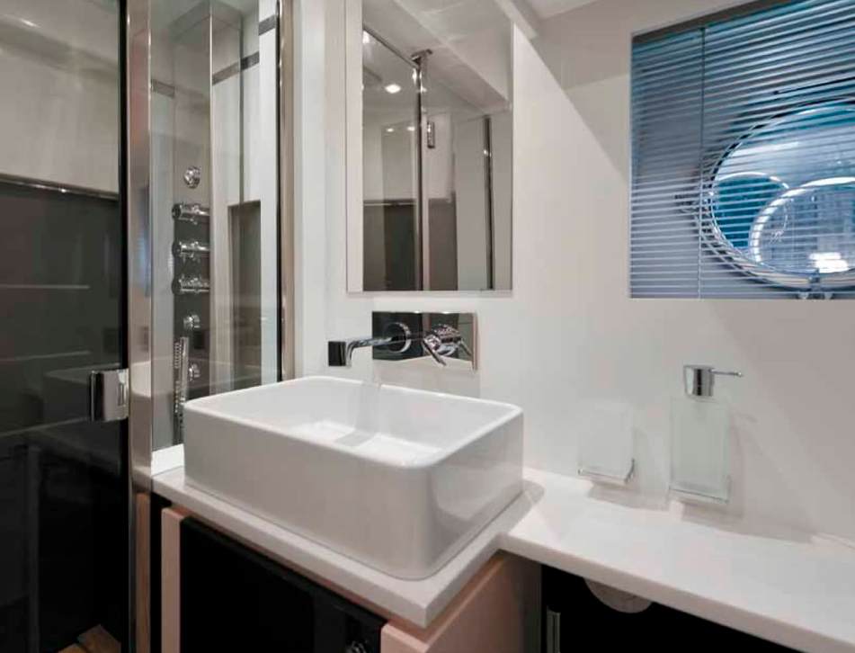 Cranchi 64 HT Yacht (2010 - 2011) | YachtBuyer