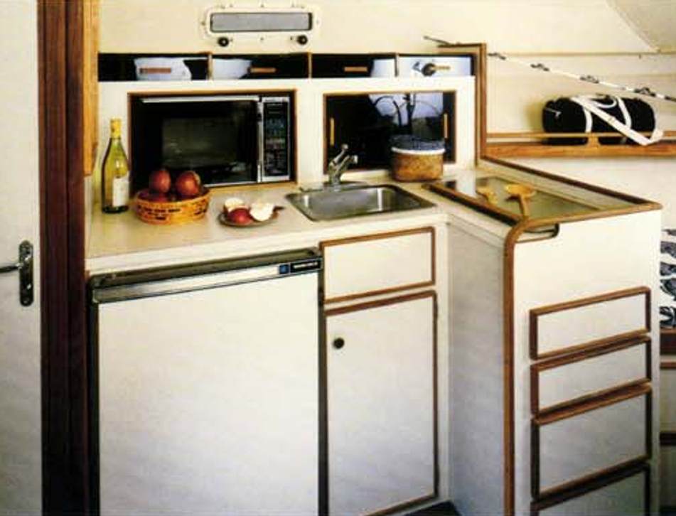 Hatteras 32 Sport Fisherman Yacht (1982 - 1986)