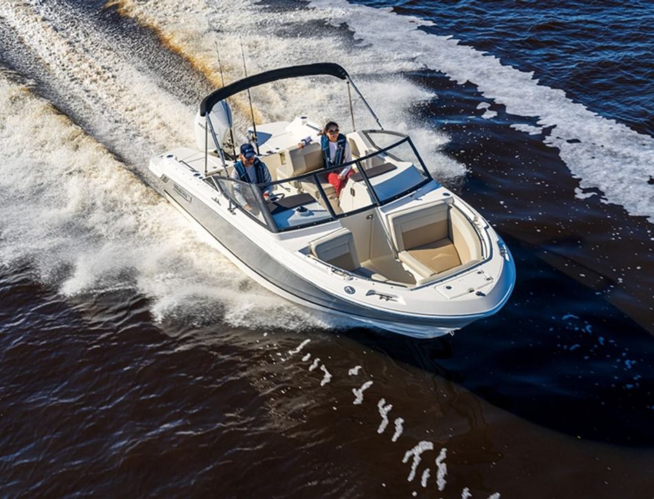 Boston Whaler 210 Vantage Boat