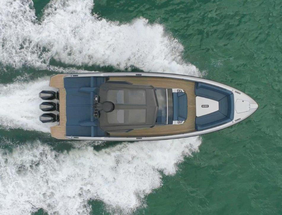 Vanquish VQ40 Sports Line Boat