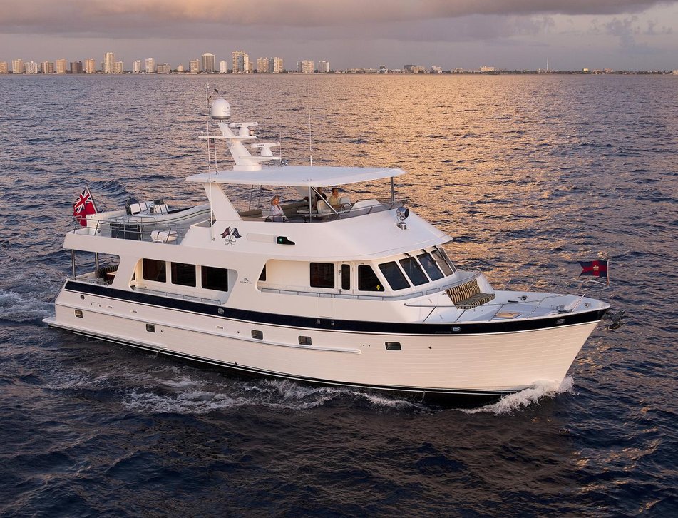 Outer Reef 700 / 720 Motoryacht Boat