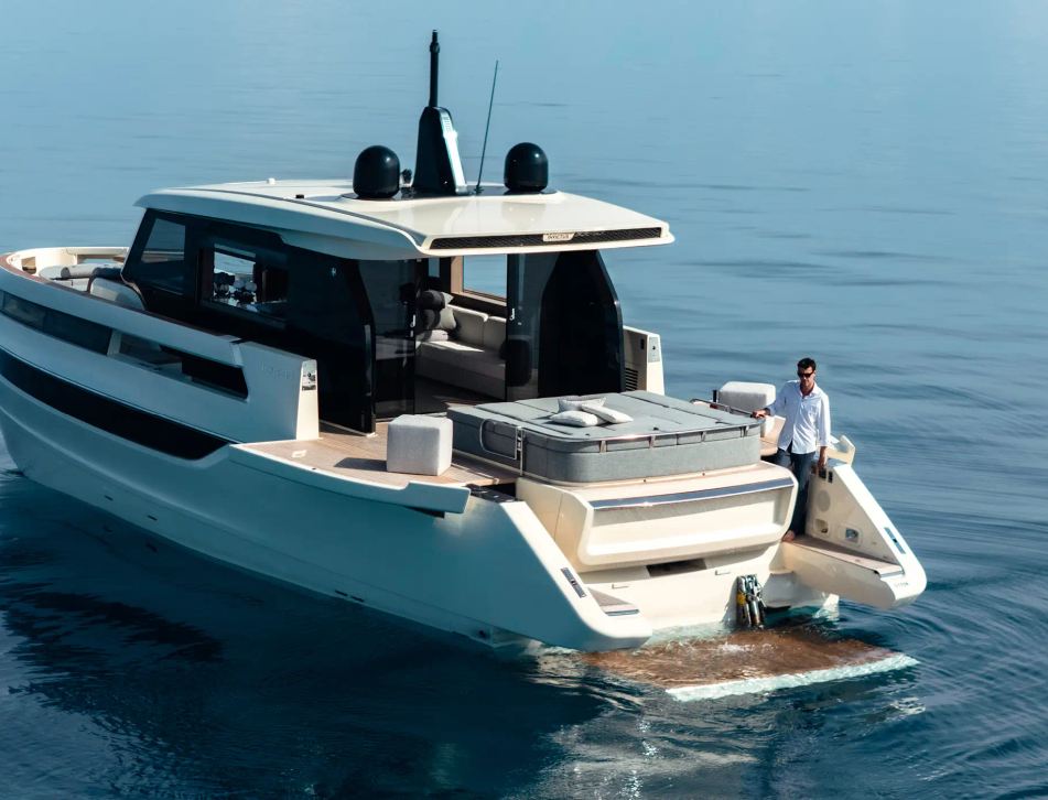Invictus ST550 Boat | YachtBuyer