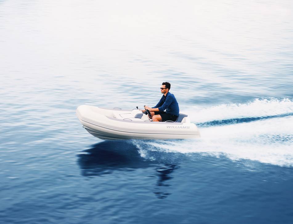 Williams MiniJet 280 Yacht | YachtBuyer