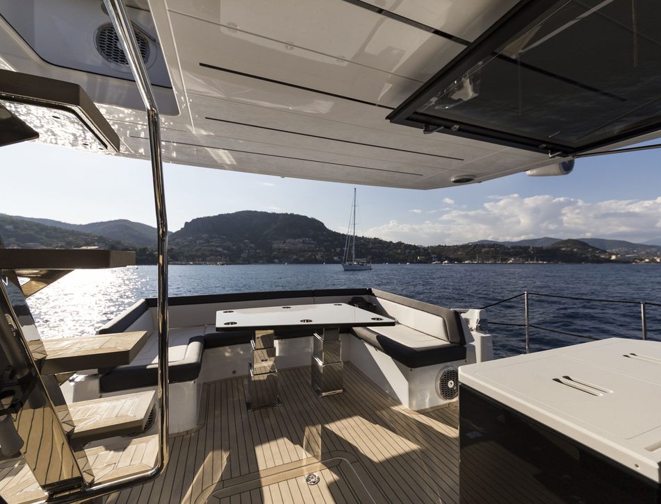 Galeon 650 Skydeck Boat