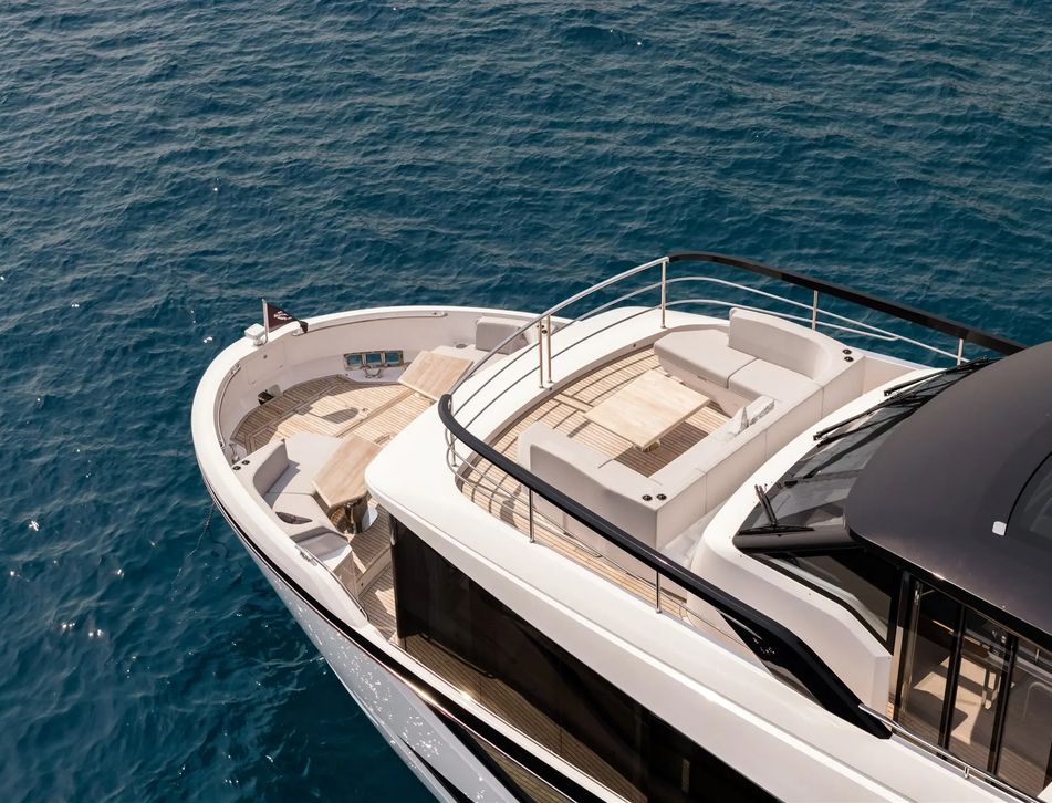 Sunseeker 82 Ocean Enclosed Yacht