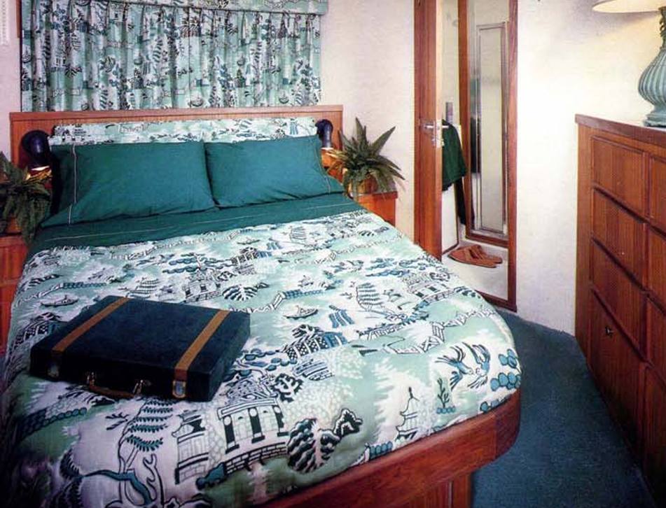 Hatteras 46 Convertible Yacht (Gen 2, 1981 - 1984) | YachtBuyer