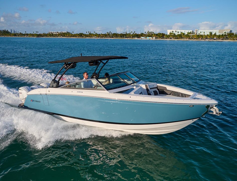 Cobalt Boats R33 OB Boat